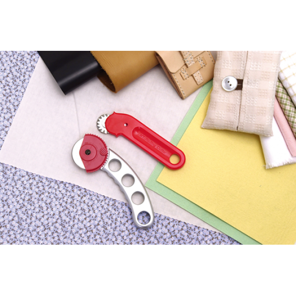 (RO-1000GP) £16.48 - NT Cutter RO-1000GP Rolling Cutter 45mm - Metal